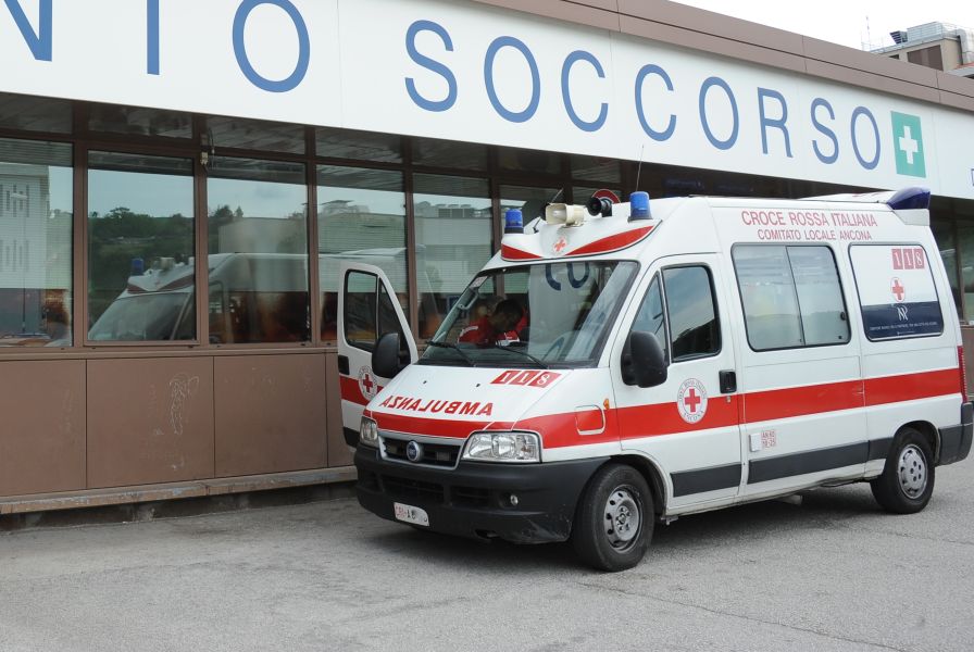 Maxi tamponamento sulla Statale: soccorse 11 persone, 7 a Torrette ...