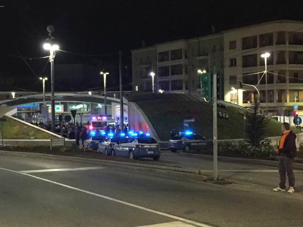 Auto piomba sui pedoni in piazza Ugo Bassi: morto il conducente ...