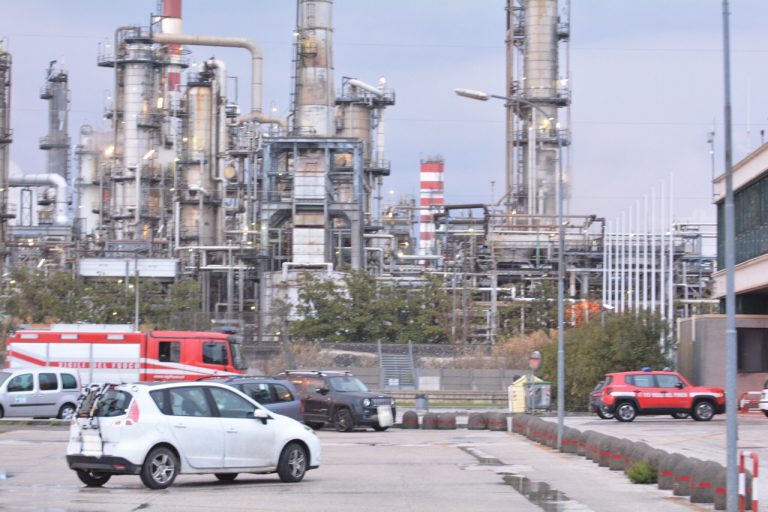 Incidente alla raffineria Api, operaio morto ustionato: tre condanne ...
