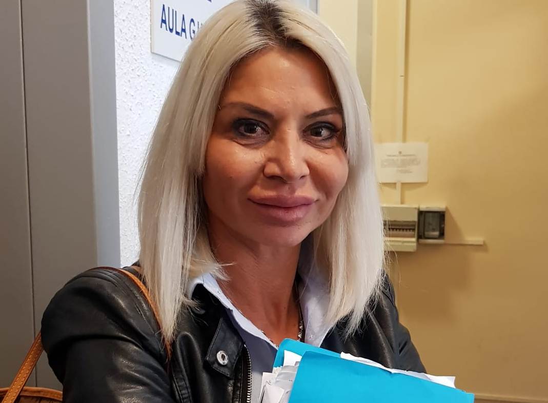 Avvocatessa fa il saluto romano, caso al Consiglio di disciplina «Non ...