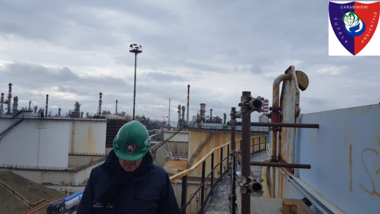 Falconara, inquinamento ambientale: due indagati della raffineria Api ...