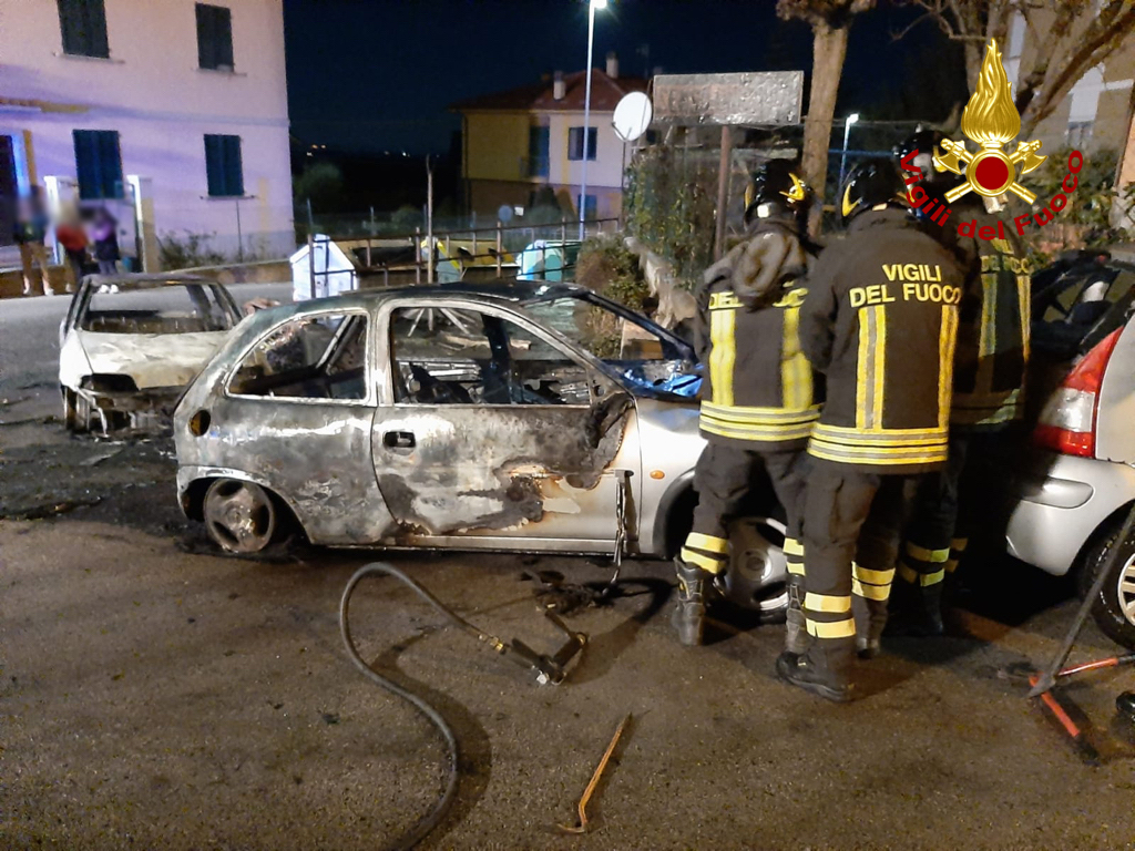 Tre auto a fuoco nella notte - Cronache Ancona | Cronache Ancona