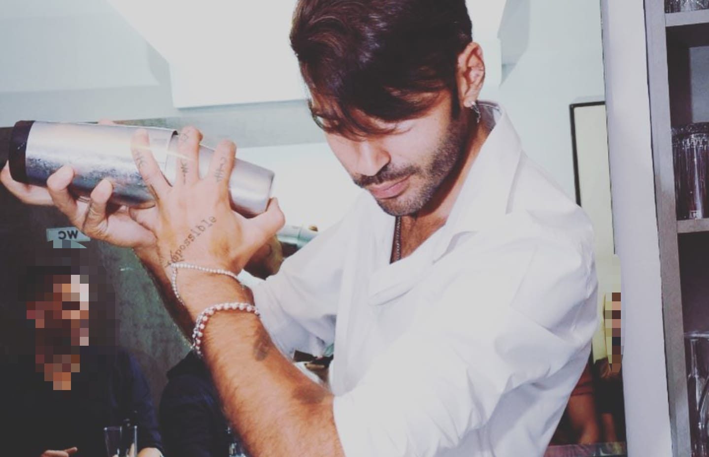 Barista aggredito da un ubriaco: «Gli ho negato da bere, mi ha preso a ...