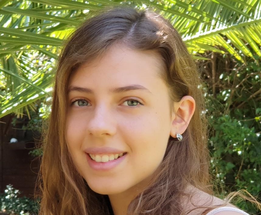 Studentessa con tutti 10 in pagella: Nicole Messina nominata ‘Alfiere ...