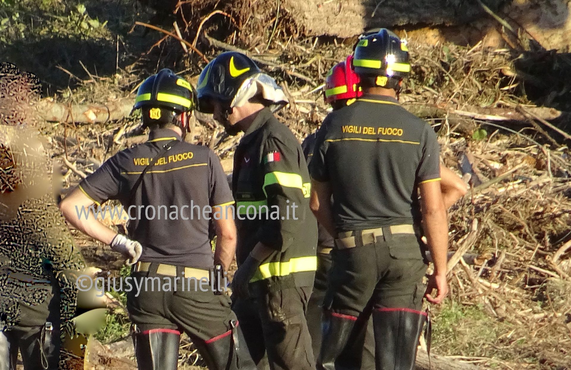 Ricerche incessanti per il piccolo Mattia: ritrovate le scarpine che ...