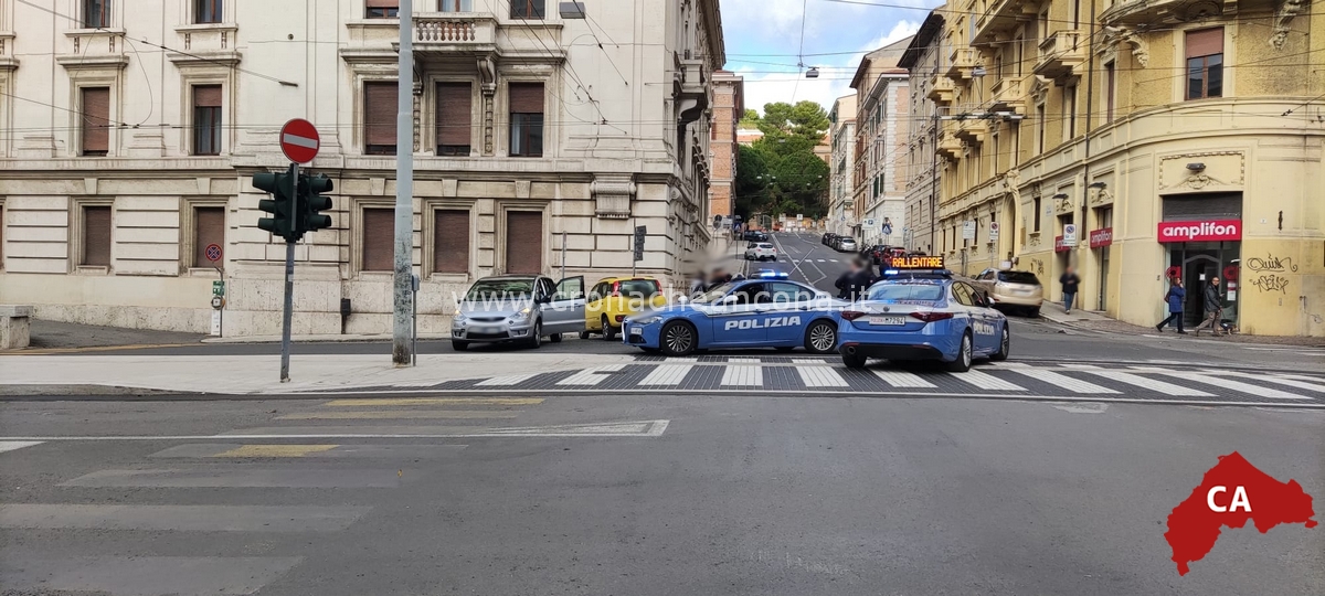 Schianto all’incrocio tra due auto | Cronache Ancona