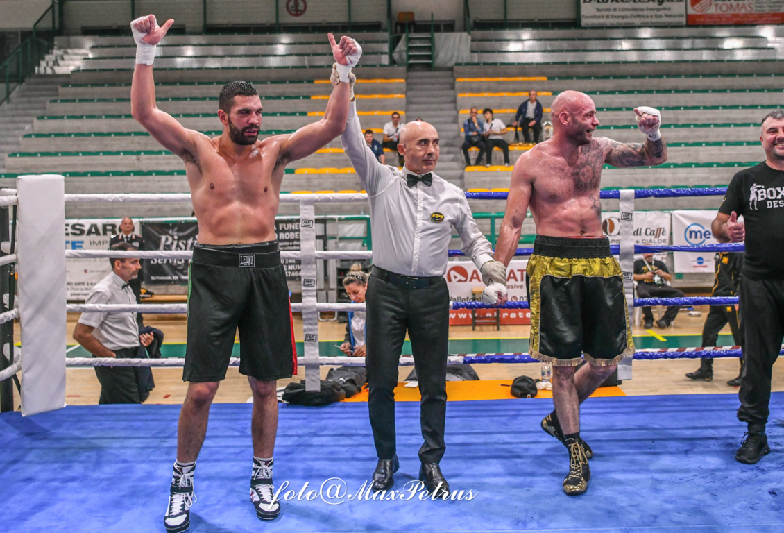 Pugilato, Primo Zamparini premia sul ring Eros Seghetti campione ...