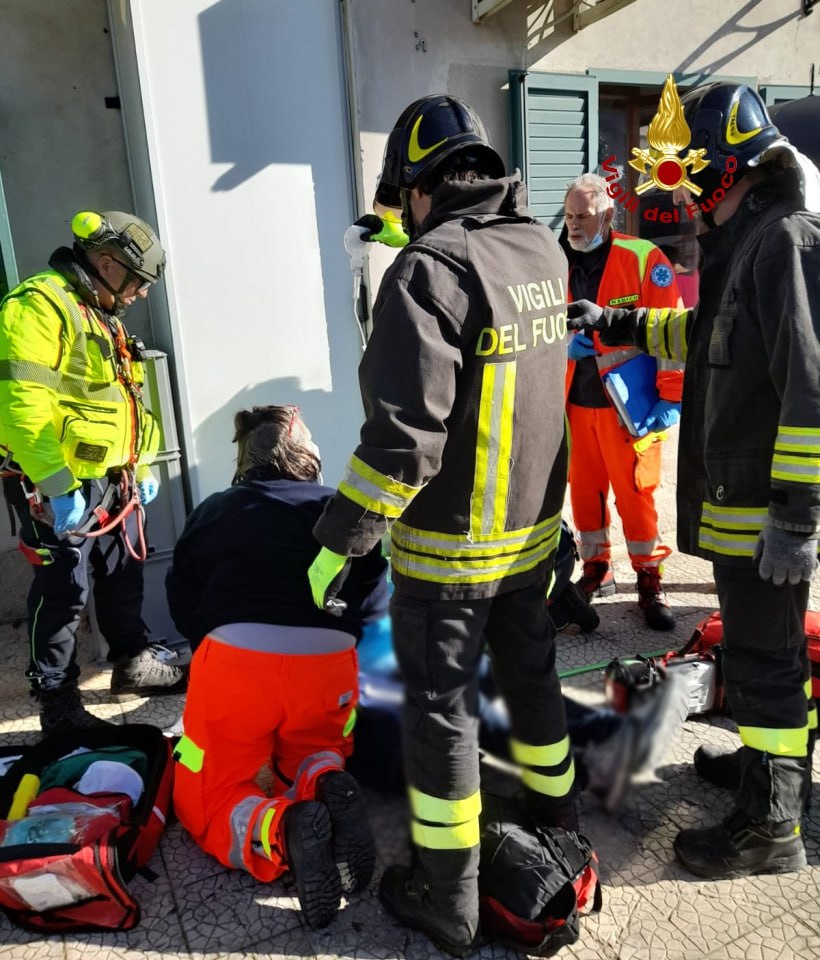 Si innesca un rogo in tipografia: ustionato dalle fiamme, 42enne ...