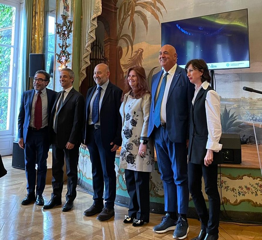 La Ville lumiere e le Marche più vicine: arriva il volo Ancona-Parigi ...