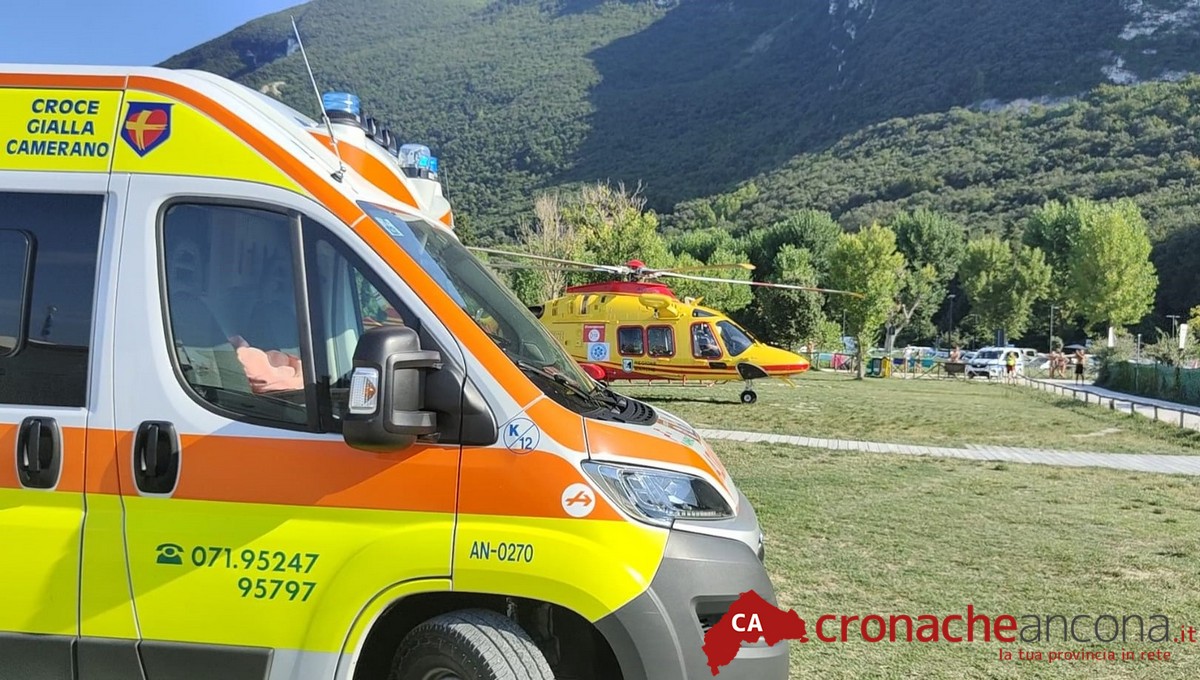 Si accascia lungo lo stradello: soccorsa con Icaro a Mezzavalle ...