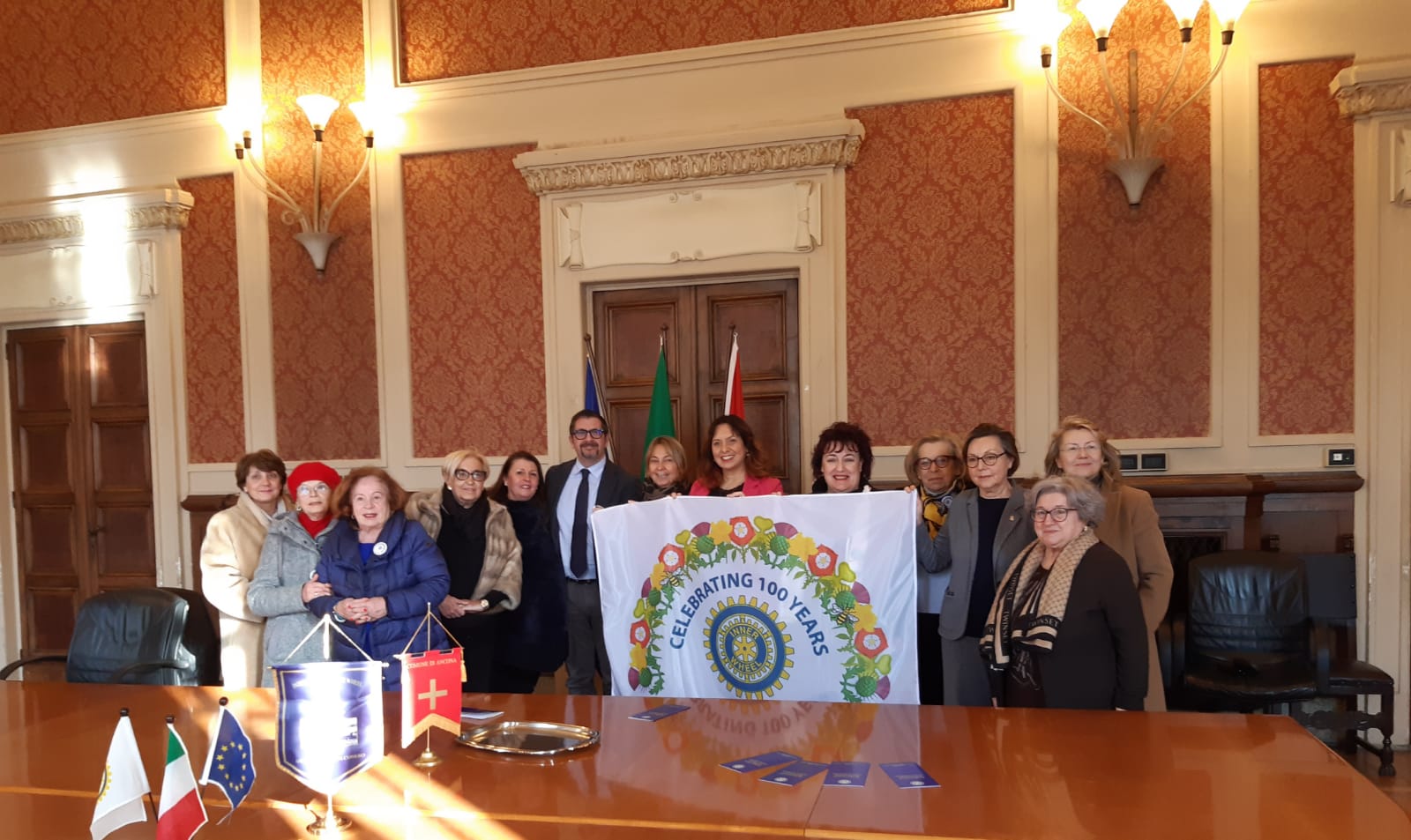 Esposta a Palazzo del Popolo la bandiera del centenario dell ...