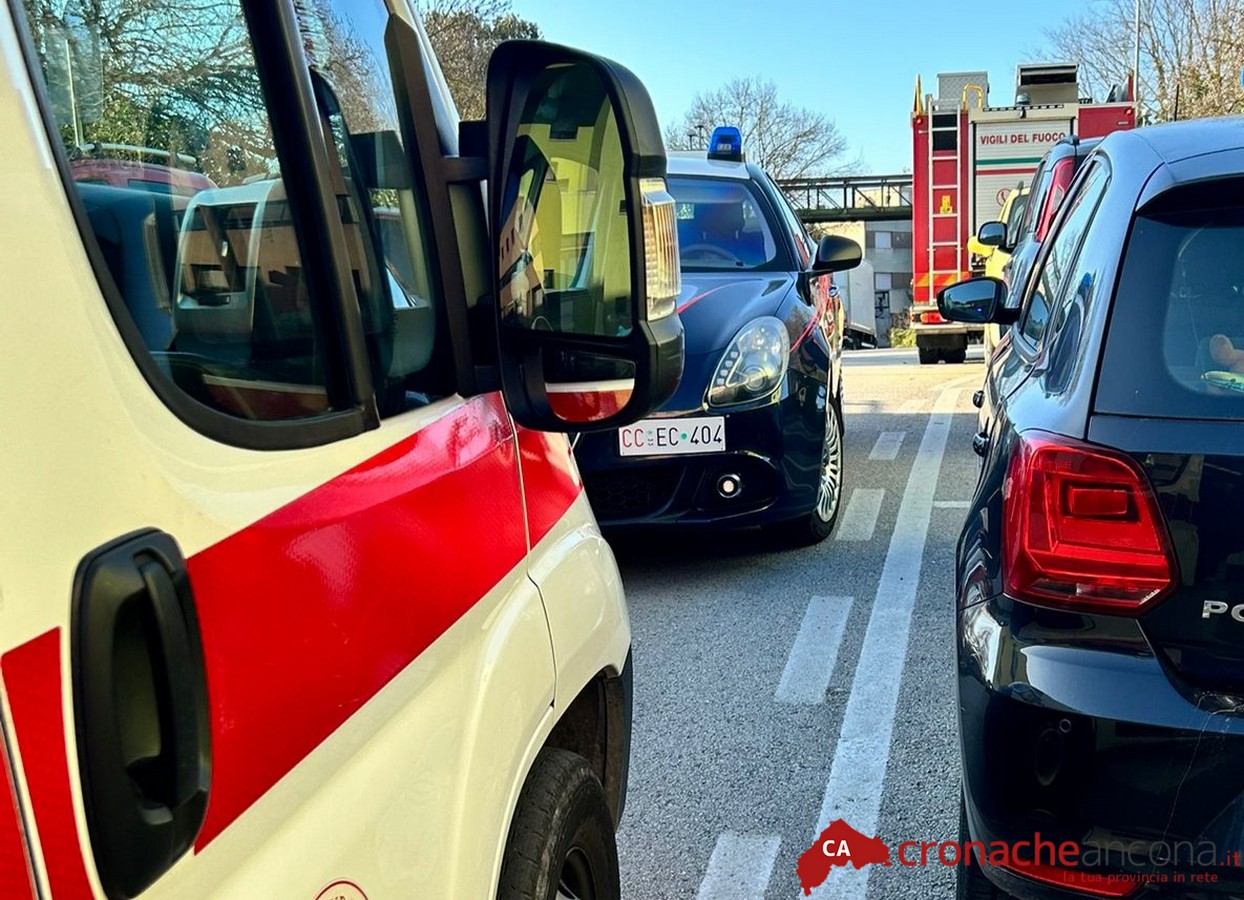 Litiga con la moglie e il figlio e cerca di farla finita: salvato dai soccorritori | Cronache Ancona