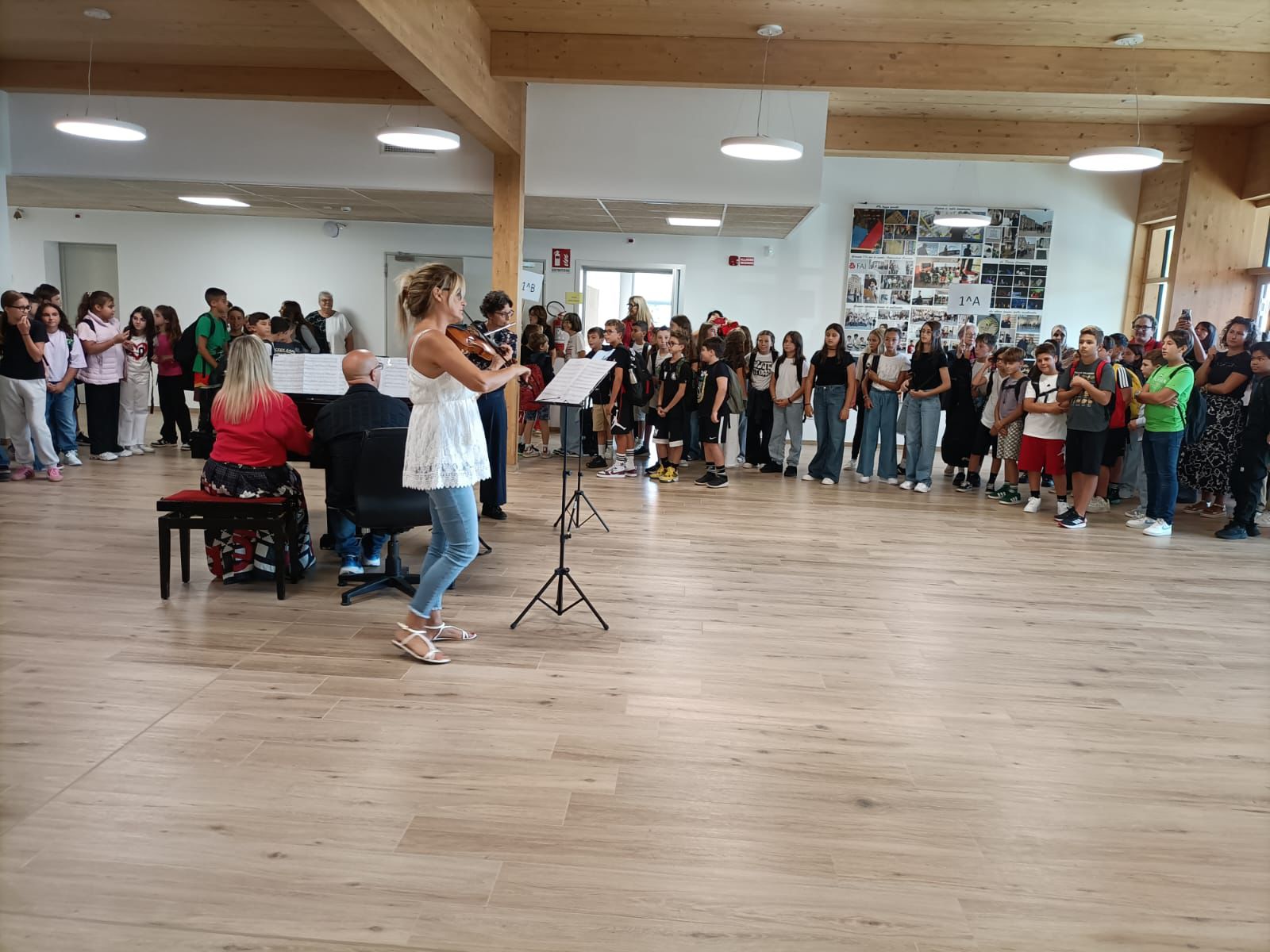 Ritorno in classe per 5000, il sindaco Olivetti fa visita alla nuova ...