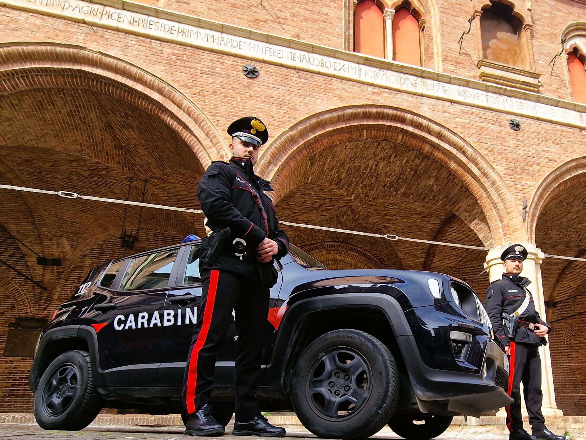 Ruba il bancomat a un 90enne e tenta di effettuare un prelievo ...